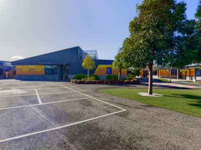 Virtual Tour - Featherbrook P9 College
